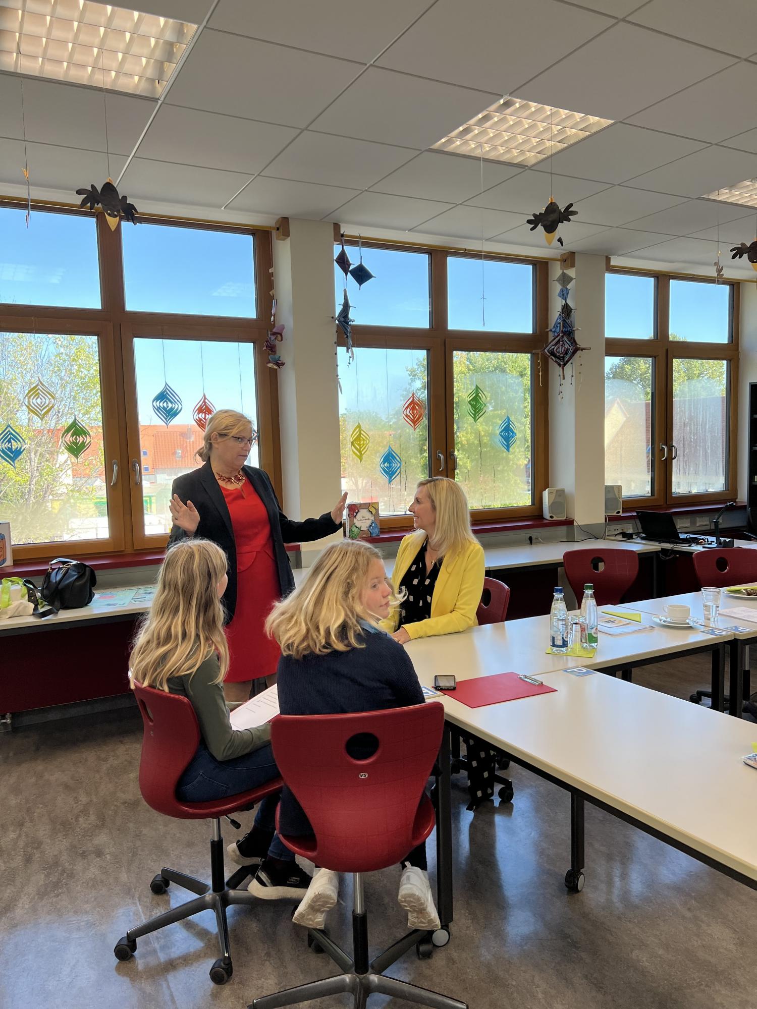 CLGMS - Besuch der Staatssekretärin Frau Stolz und MdL Gabi Schmidt